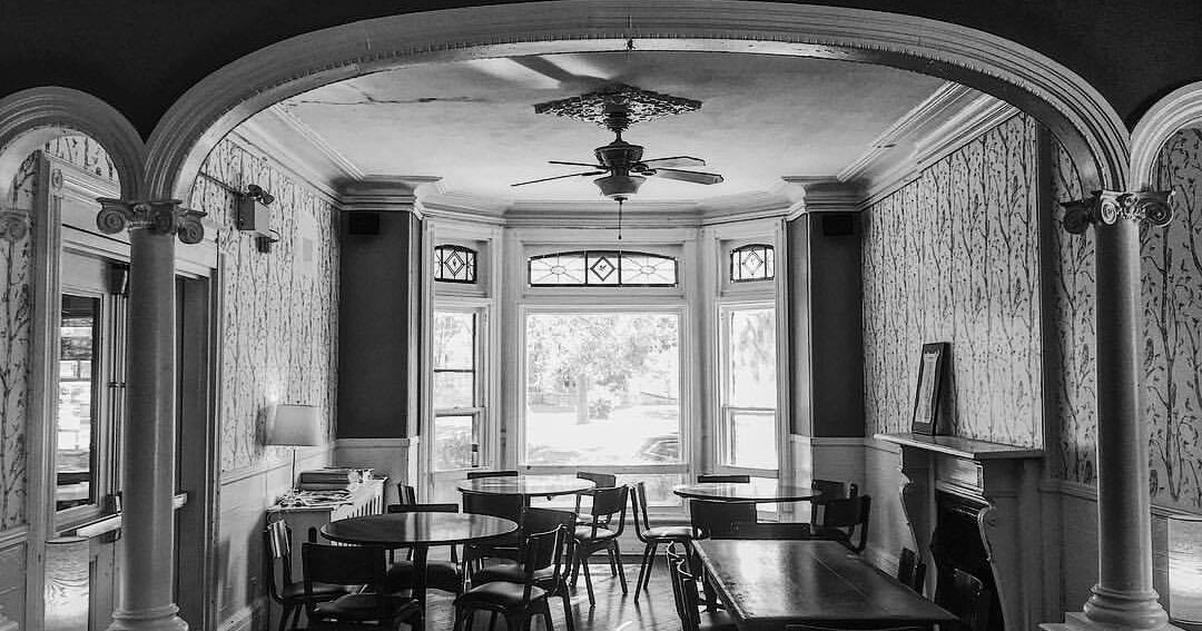 Visite Kingston | The Grad Club